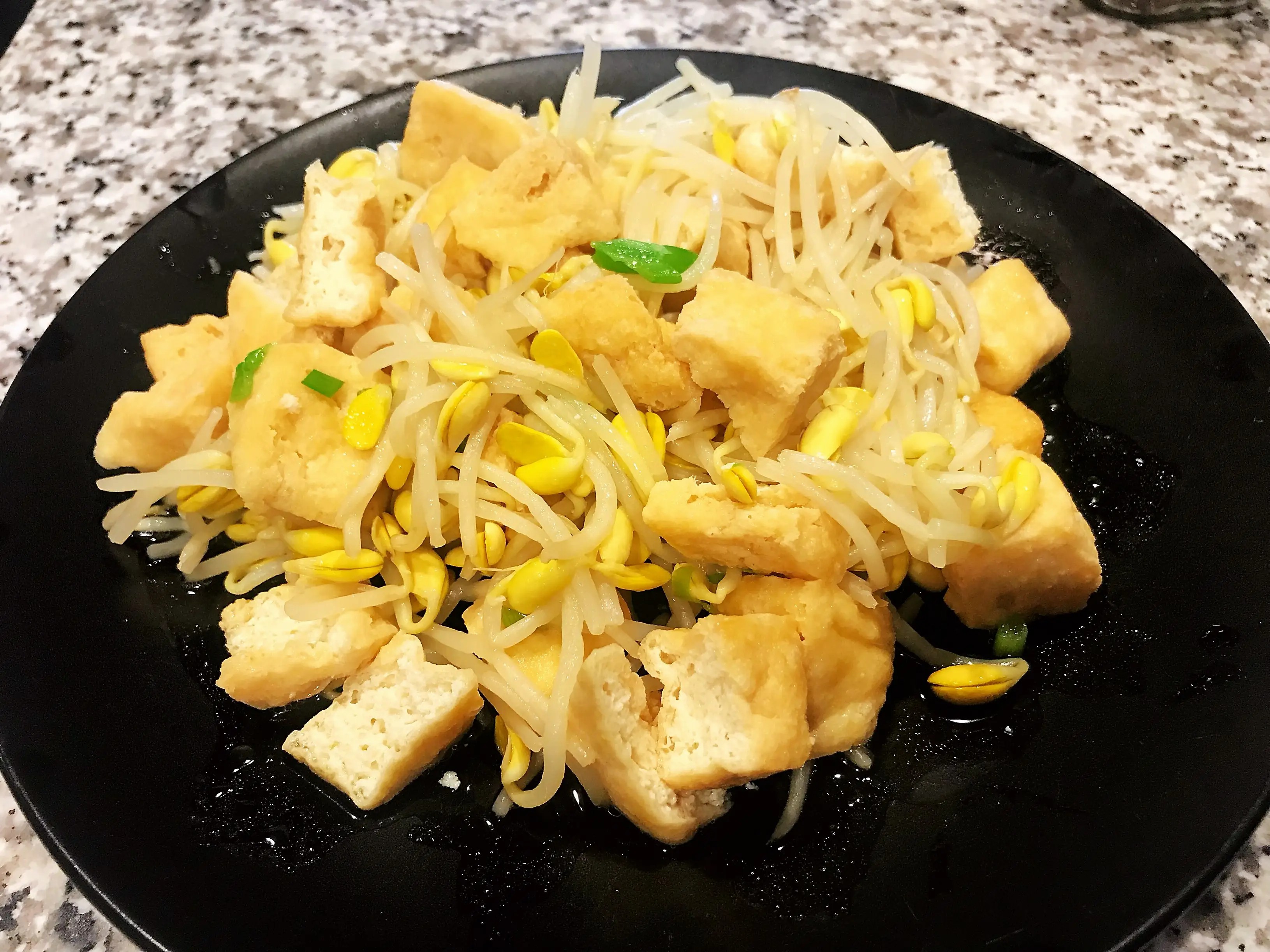 Teach you home-cooked delicious soybean sprouts fried tofu, rich in ...