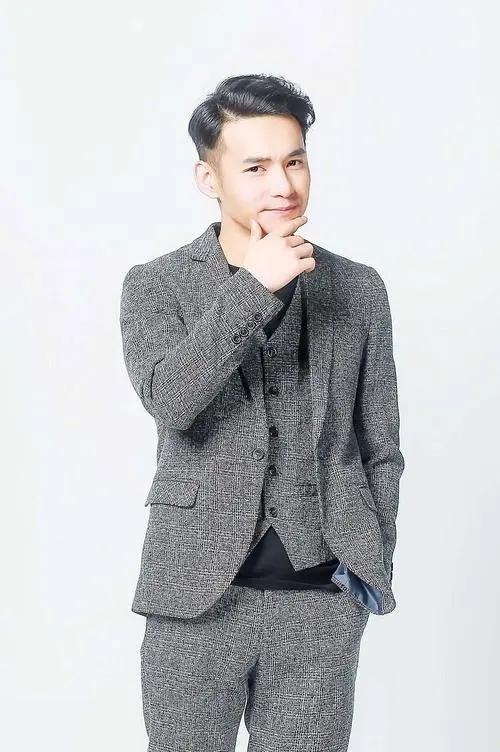 Director Wen Song is too naive, just listening to the title "Crouching ...