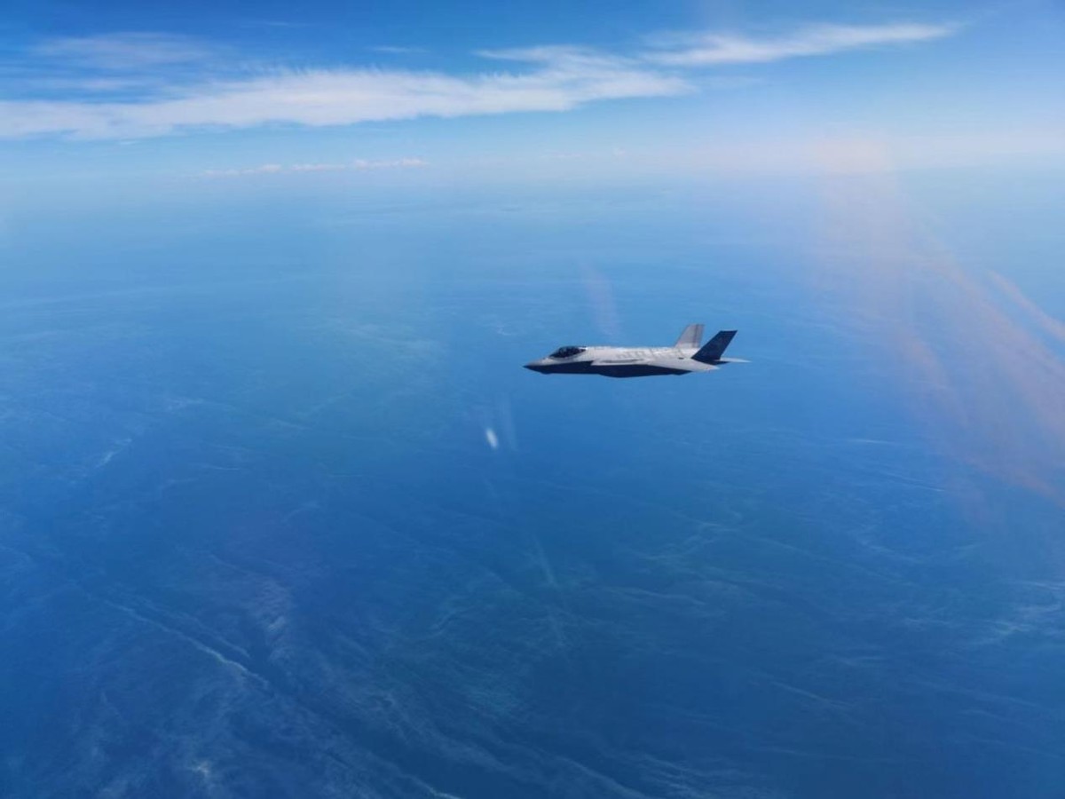 Intergenerational relay between China and Russia, Su-27 just intercepted F-35, J-11BH confronted ...