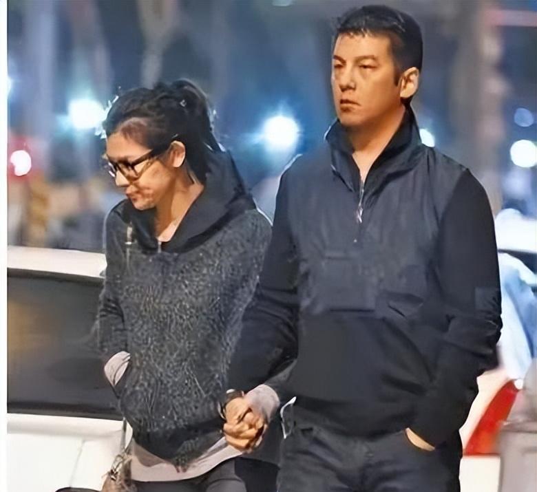 Wutong sister followed her stepmother Lin Ruoya to live in the United ...