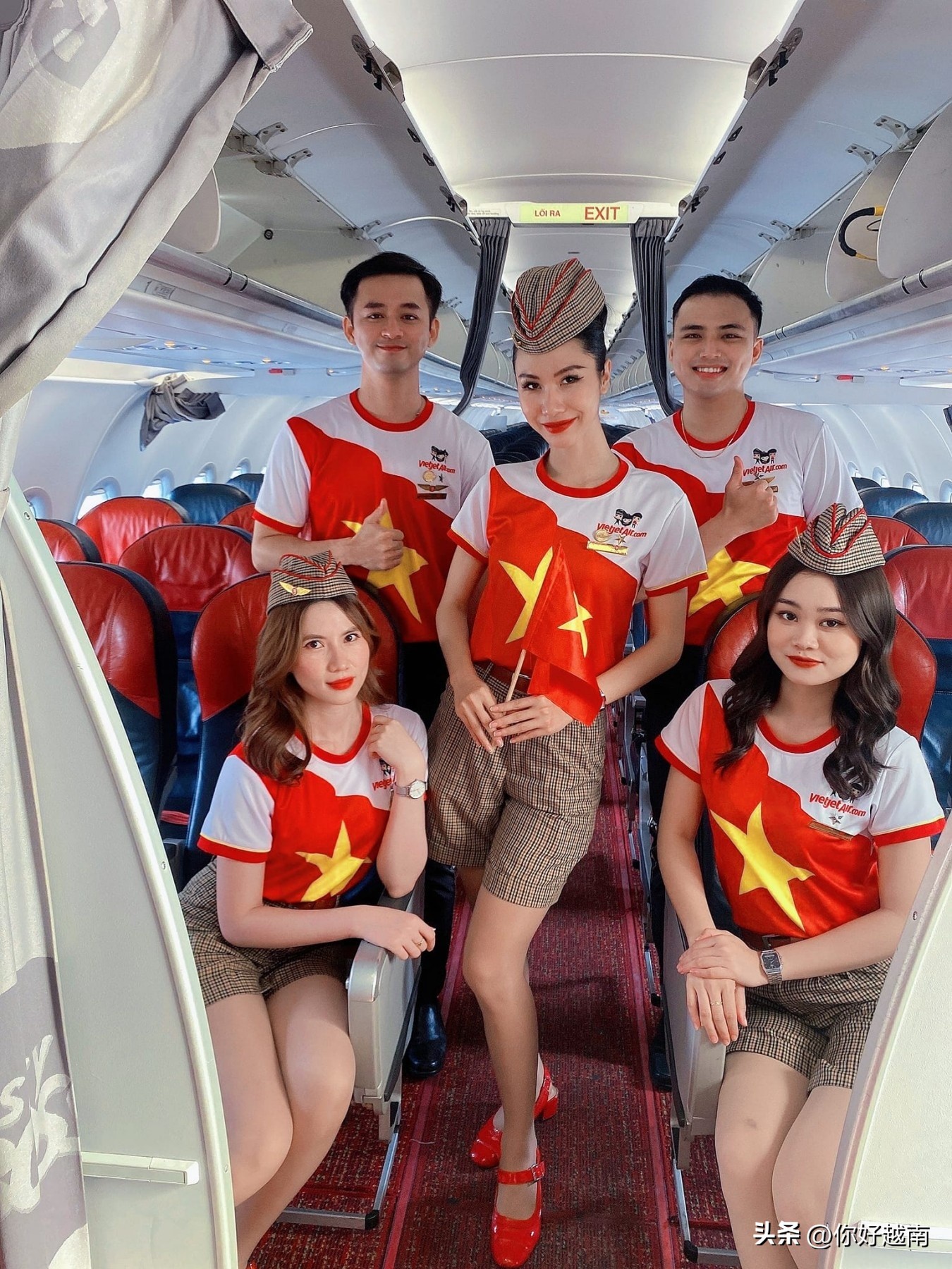 Flight attendants of Vietnam Vietjet Airlines wear national flag ...