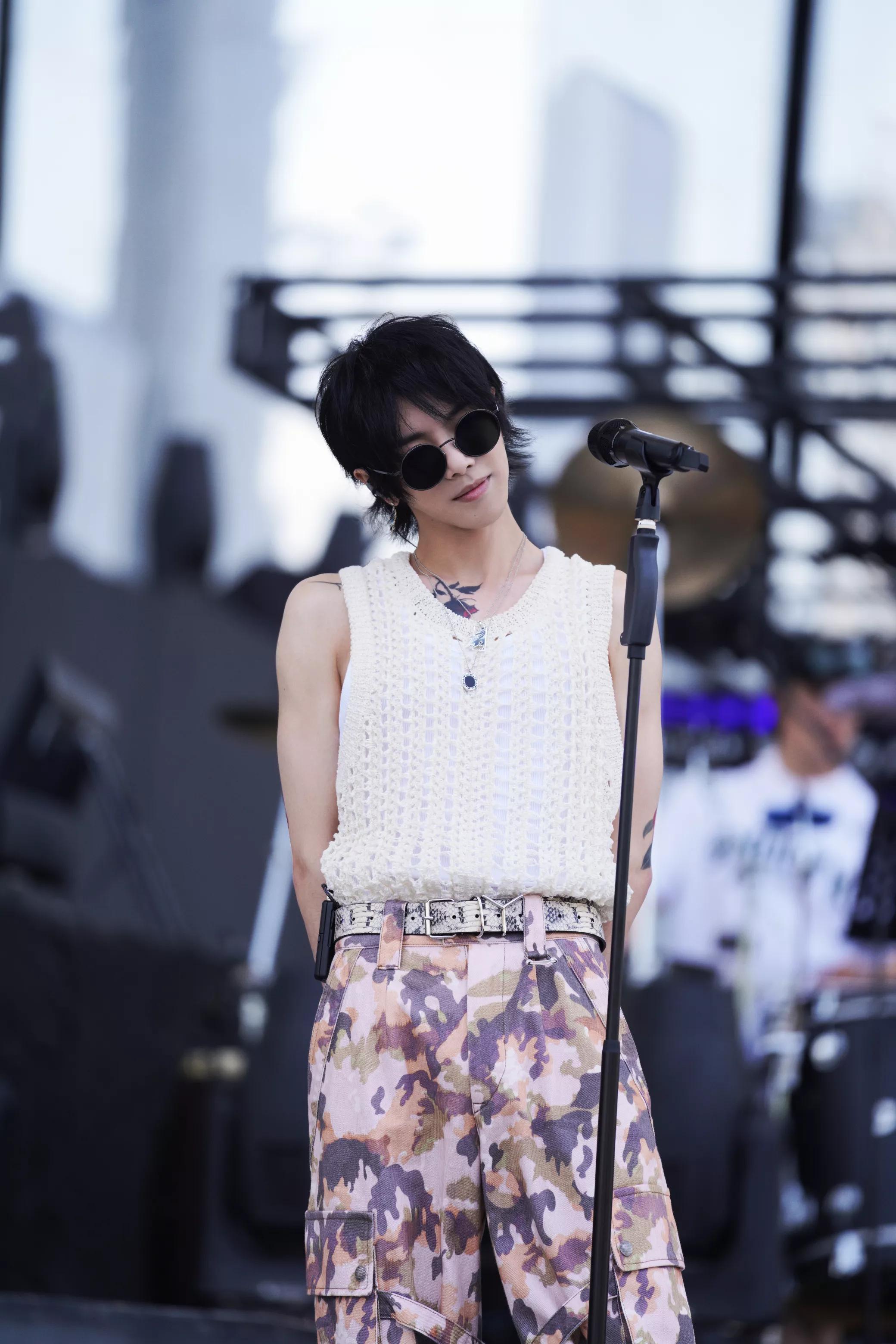 The hot Mars became attached to Bashu, Hua Chenyu's concert in Chengdu ...