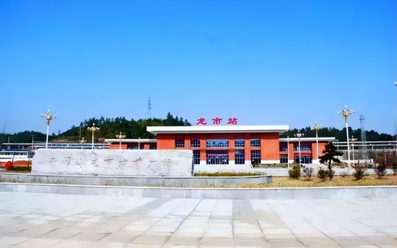 The scenery is unique here - overlooking the new look of Longshi - iNEWS