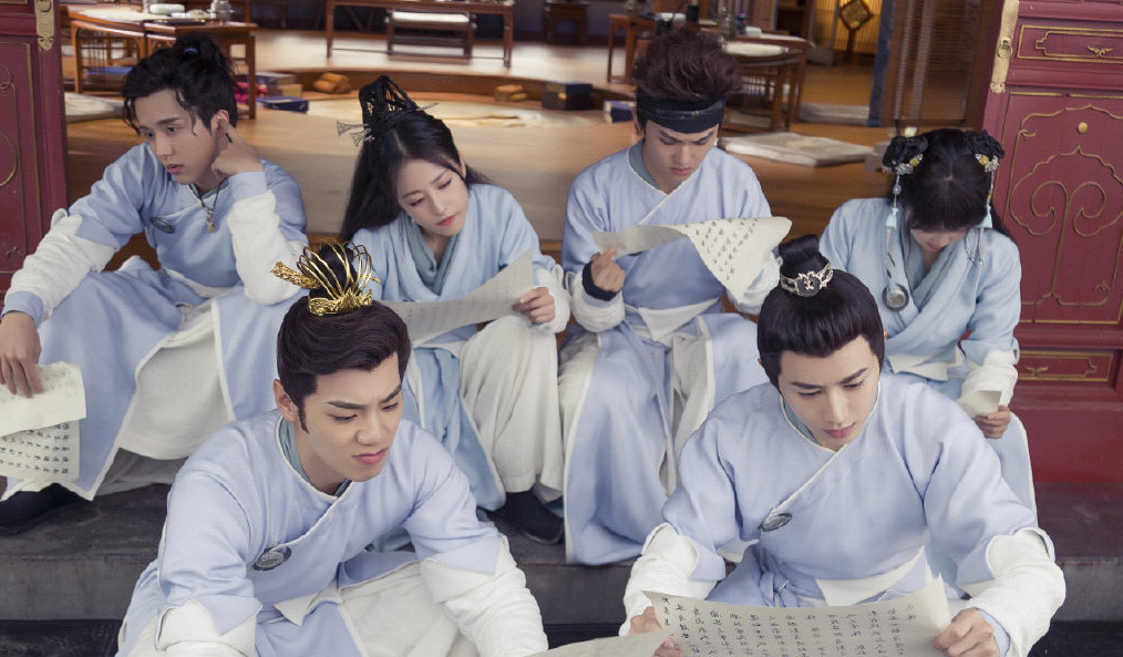 The same person, after performing "Meng Hualu" and then "Canglan Jue ...