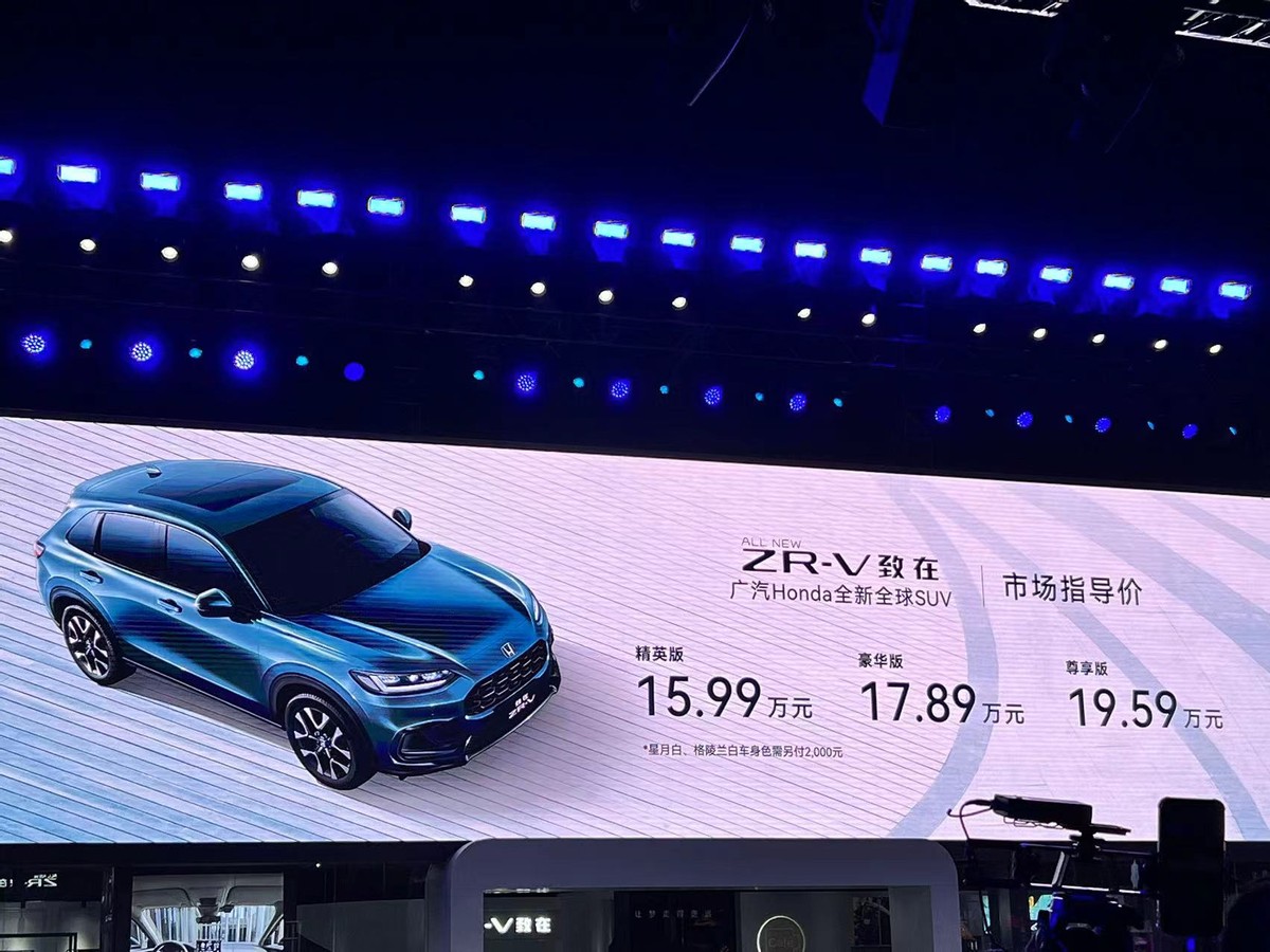 An explosive car that breaks the boundaries of the senses, the first ...