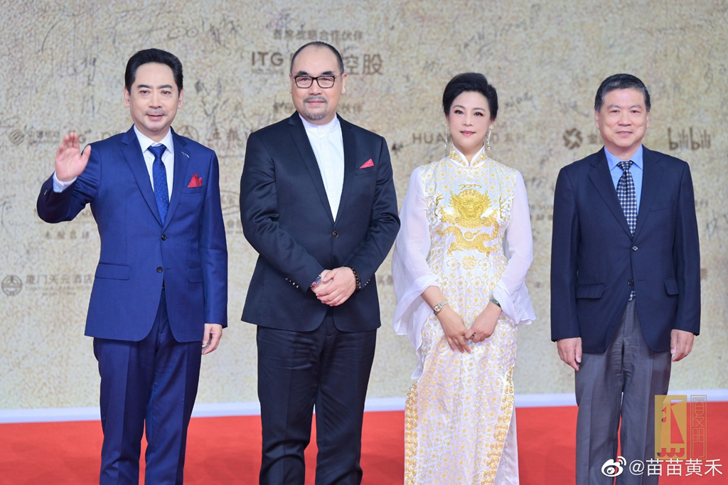 Actress Miao Miao's recent photos were exposed, taking photos with Wang ...