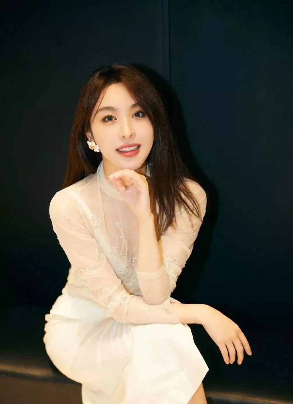 "Corgi Butt" Li Fei'er's Journey to Fame, Regaining Her Career ...