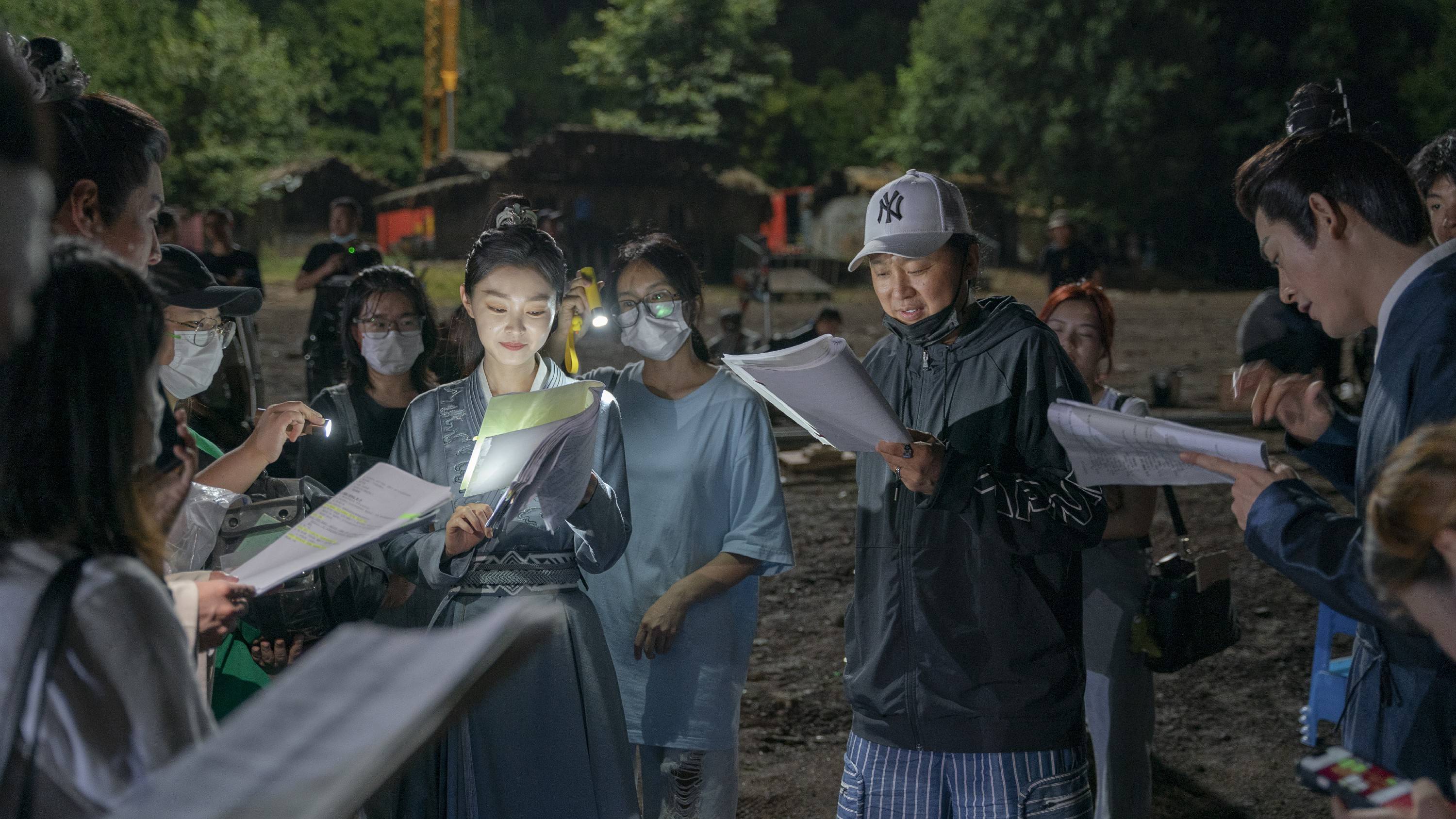 "Chang Feng Du" and "Young Song Xing" both became hit dramas, and director Zhou Haijun's ability ...