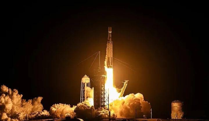 Musk's heavy-duty Falcon rocket set a world record, sending the ...