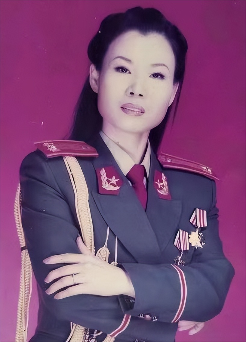 Singer Ye Fan became popular during the Spring Festival Gala, and died ...