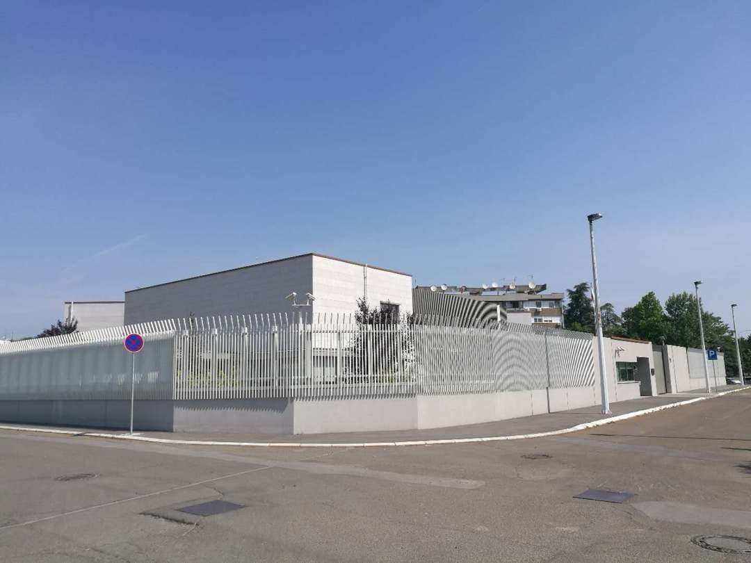 The Chinese Air Force Yun-20 delivered an air defense missile system to ...