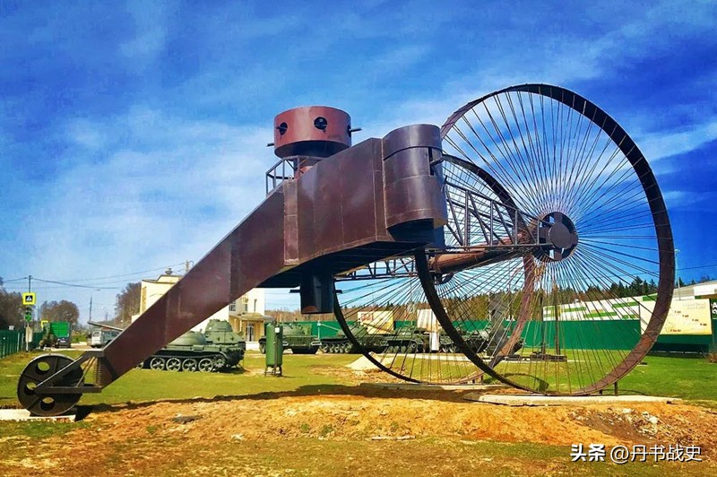 A tank with only one track, the Russian Vezdekhod tank of World War I ...
