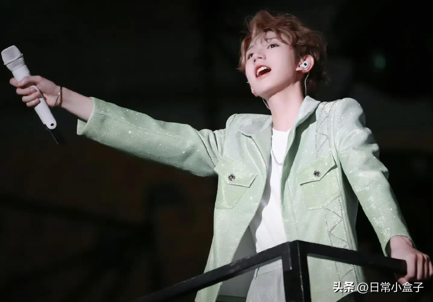 At the TFBOYS concert, Wang Yuan sang even if the group song was not ...