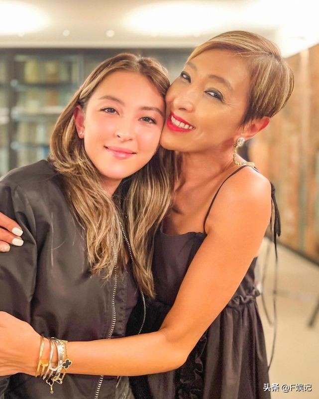 Zhang Zhilin's cousin Shangshan Shi Na's birthday, many Hong Kong stars ...