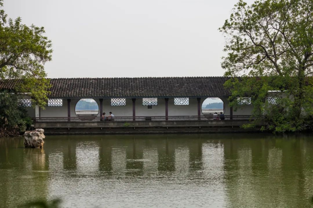 Why is it said that Wuxi's spring scenery is in Yuantouzhu and Liyuan ...