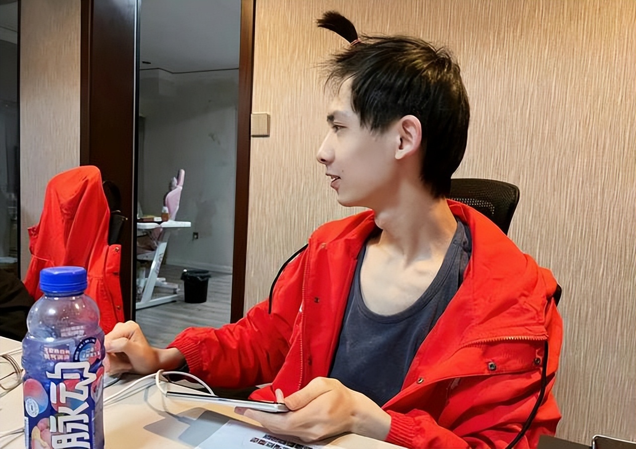 XYG4-3VTG, just one step away from KPL!Zhang Daxian shouted: I can't stand it, these stinky boys ...