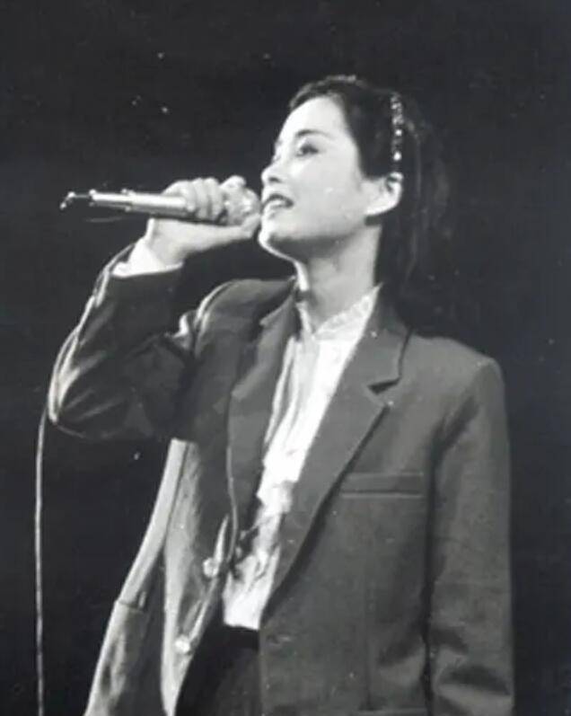 59-year-old Mao Amin: She found herself at the airport with a white ...