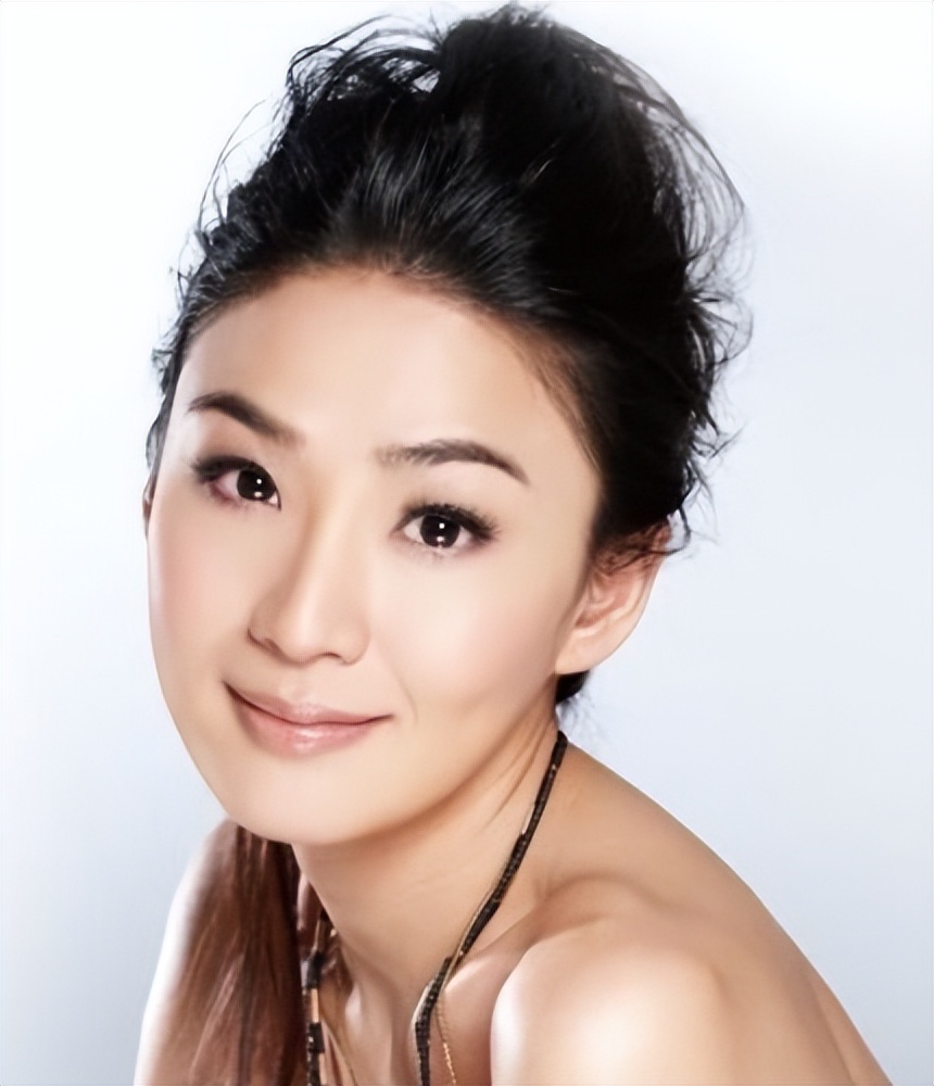 Hong Xiaoling officially announced her relationship with Zhang Tianlin ...