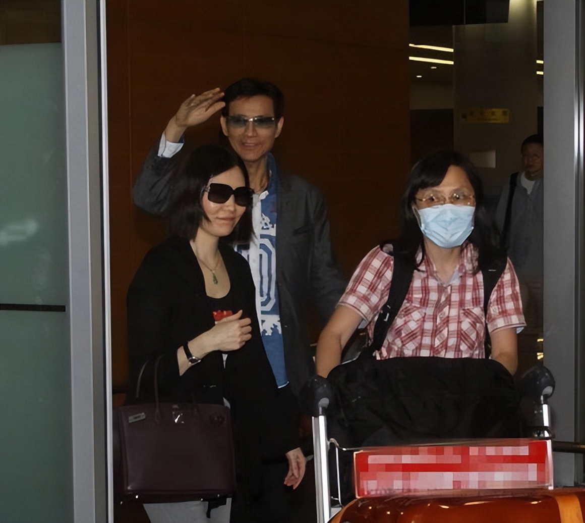 Zheng Shaoqiu is really old when he is gentle and elegant, his wife ...