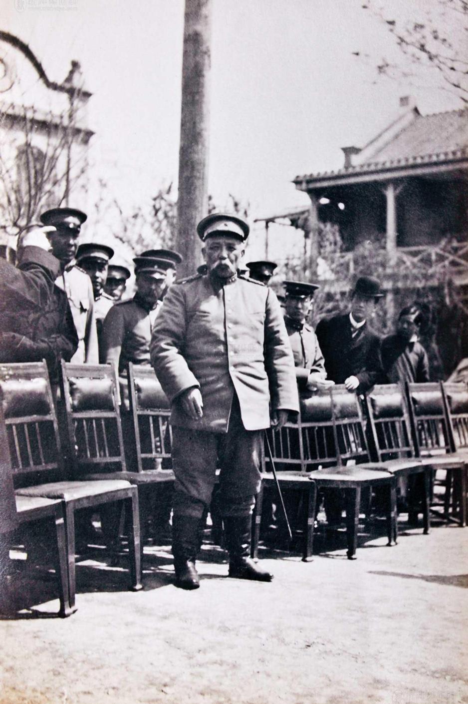When Mao Zedong met his friends in 1951, he talked excitedly: in those ...