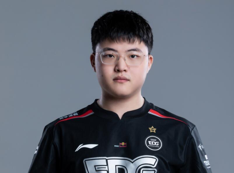 The RNG boss publicly responded to the card contract, only treating uzi as a commodity, and he ...