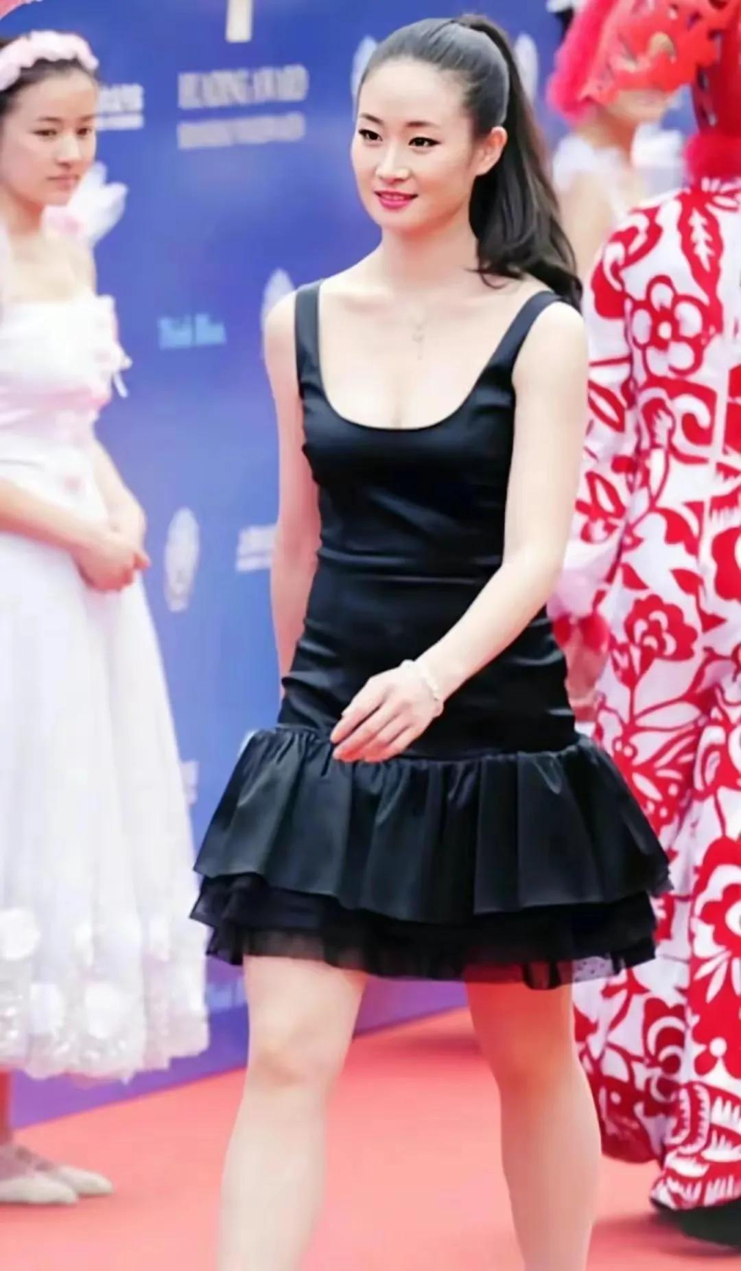 I only remember her name is Wang Xiaomeng, a temperamental beauty star - iMedia