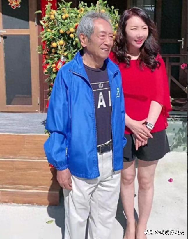 The 31-year-old beautiful actress Rao Xinyu is married to her 68-year ...