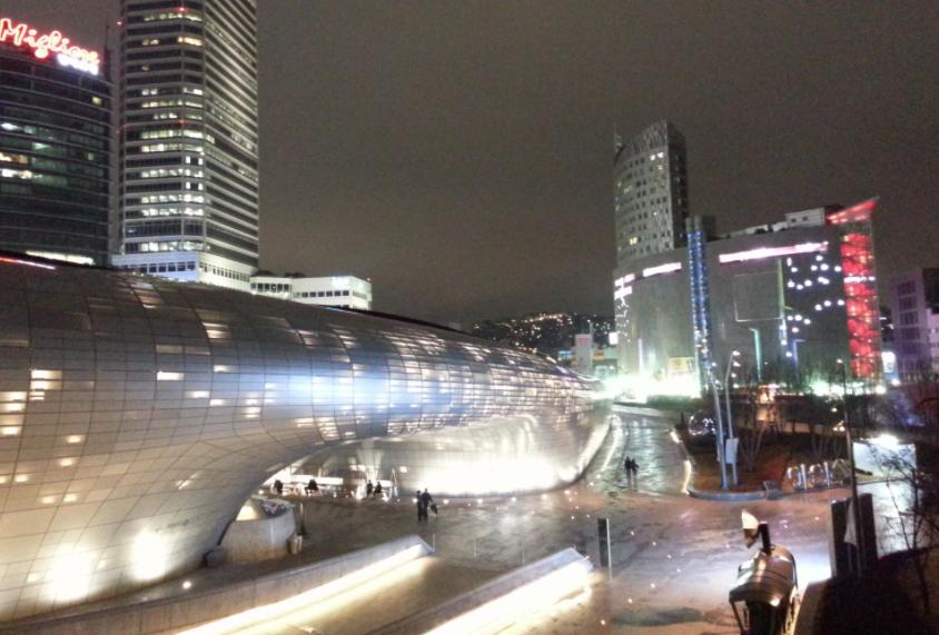The largest non-standard building in the world - Seoul Dongdaemun ...