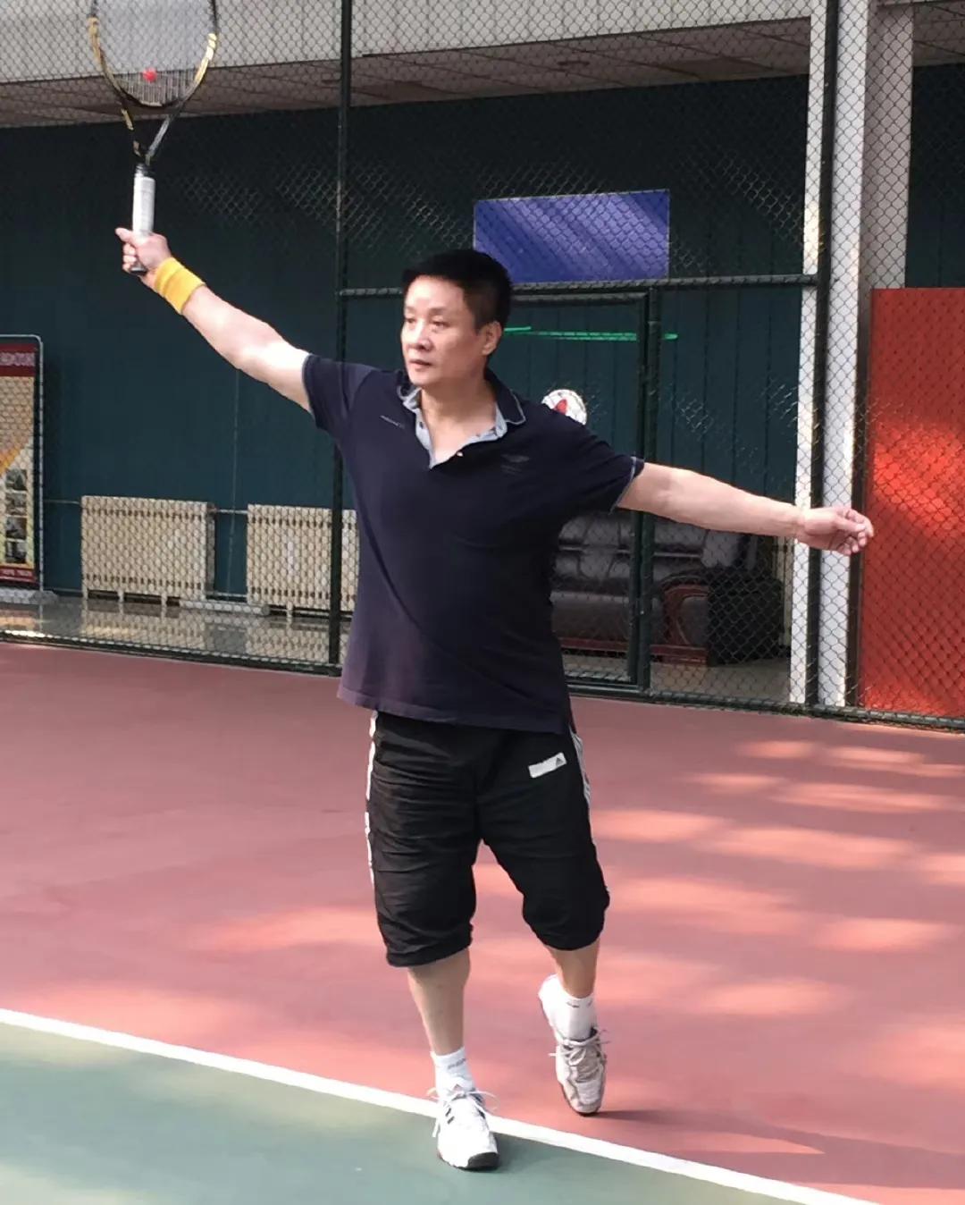 Yan Weiwen: Marrying first love Liu Weixing, and fighting cancer with ...