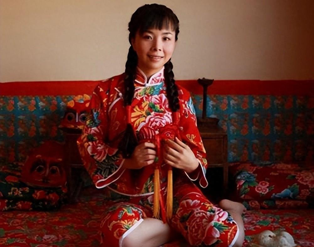 Grassroots singer Wang Erni's identity was exposed and she hid it from ...