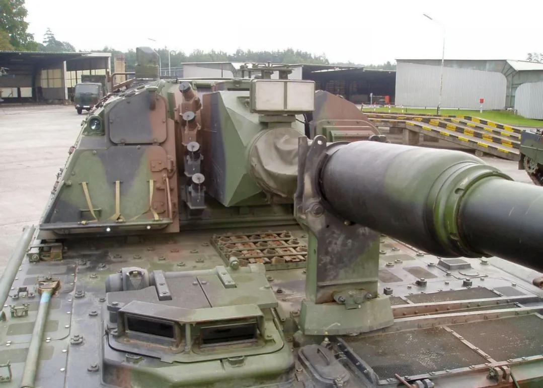 PZH2000 155mm self-propelled howitzer - iNEWS