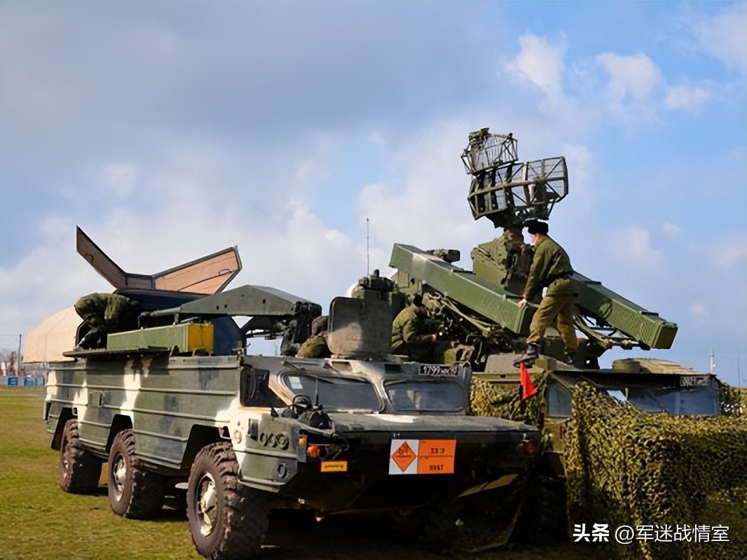 Like a duck to water! The Russian 9K33M3 Osa-AKM air defense missile ...