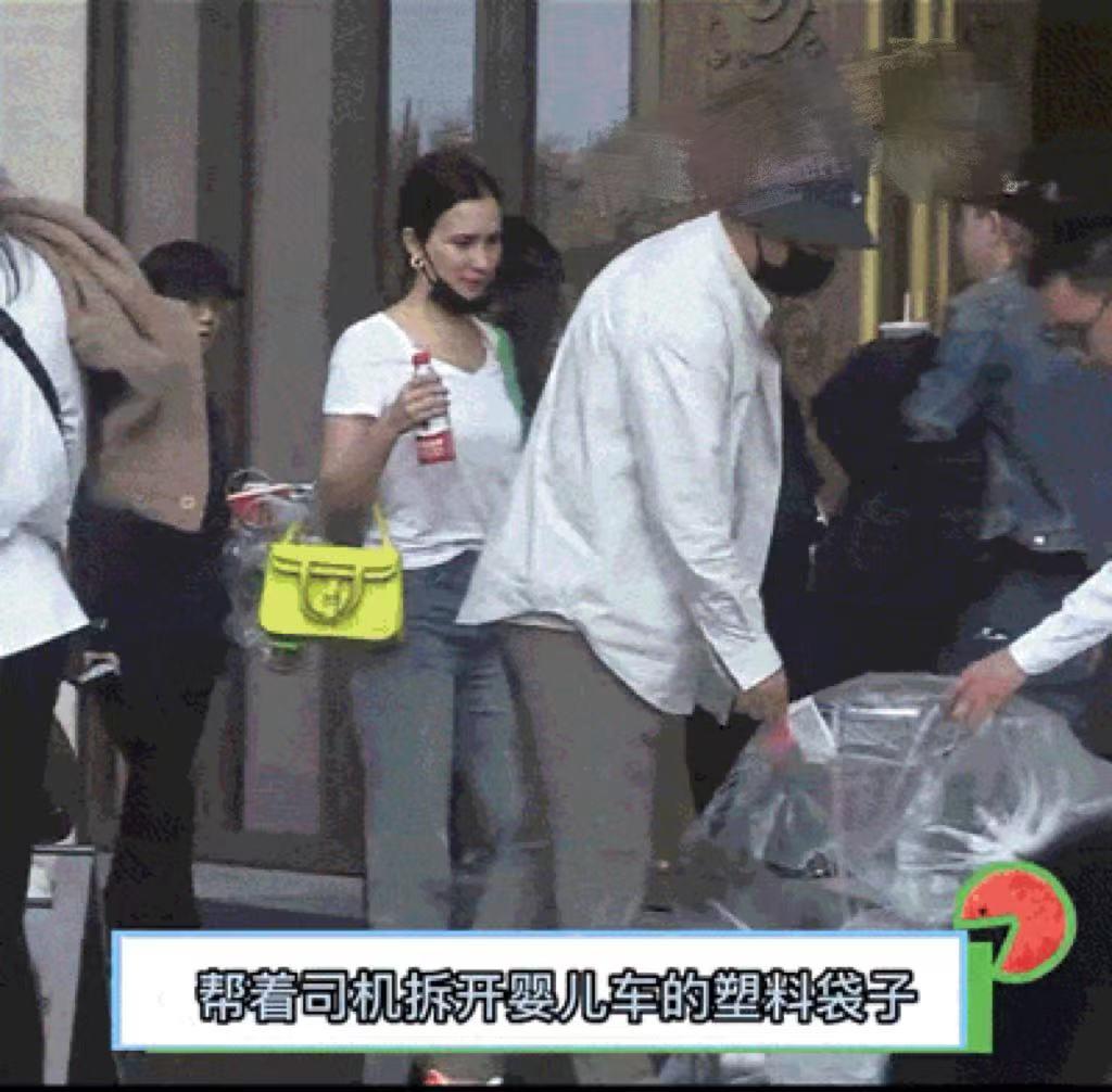 Han Geng and Lu Jingshan take their daughter on vacation, Han Geng ...