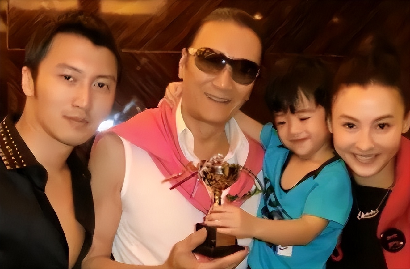 Hong Kong media revealed that Xie Xian was critically ill and admitted ...