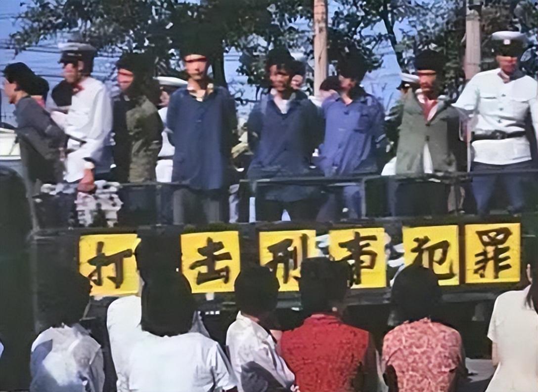17 women were brutally gang-raped, and 8 partners massacred 27 people ...