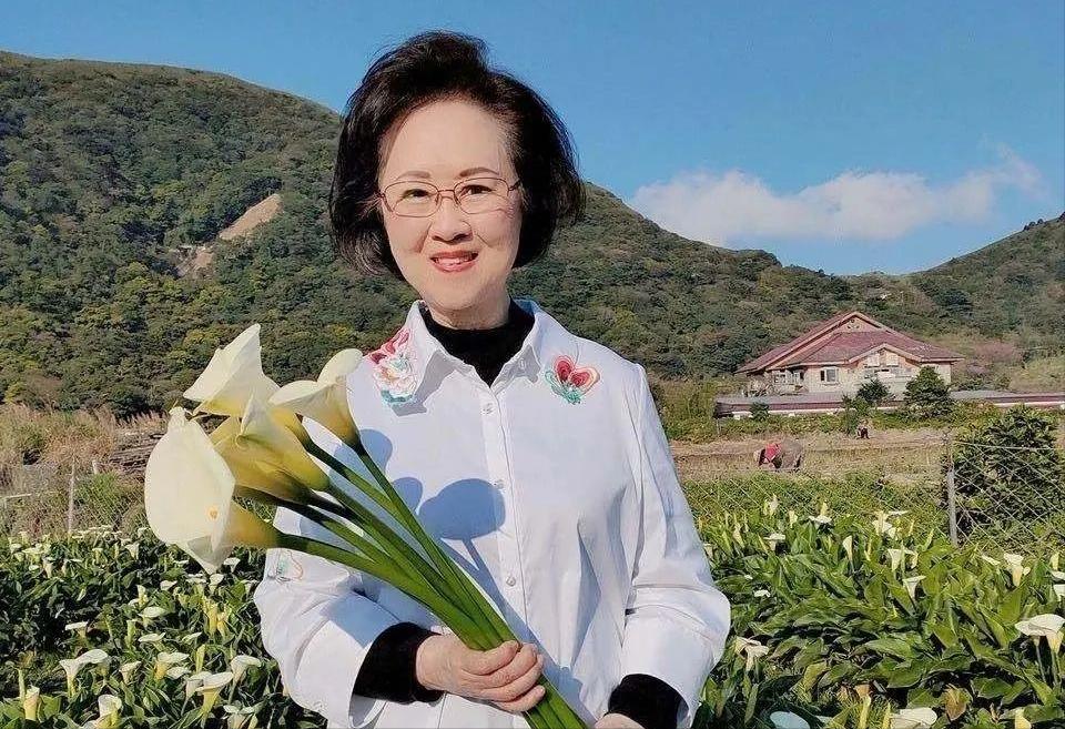 85-year-old Qiong Yao: Second marriage and junior high position, bury her husband with flowers ...