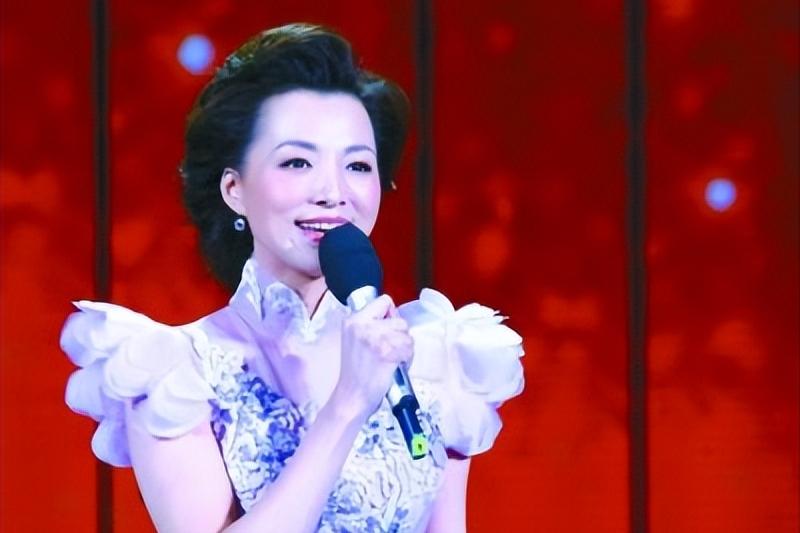 Famous CCTV host Gu Guoning: After his father died of illness, he ...