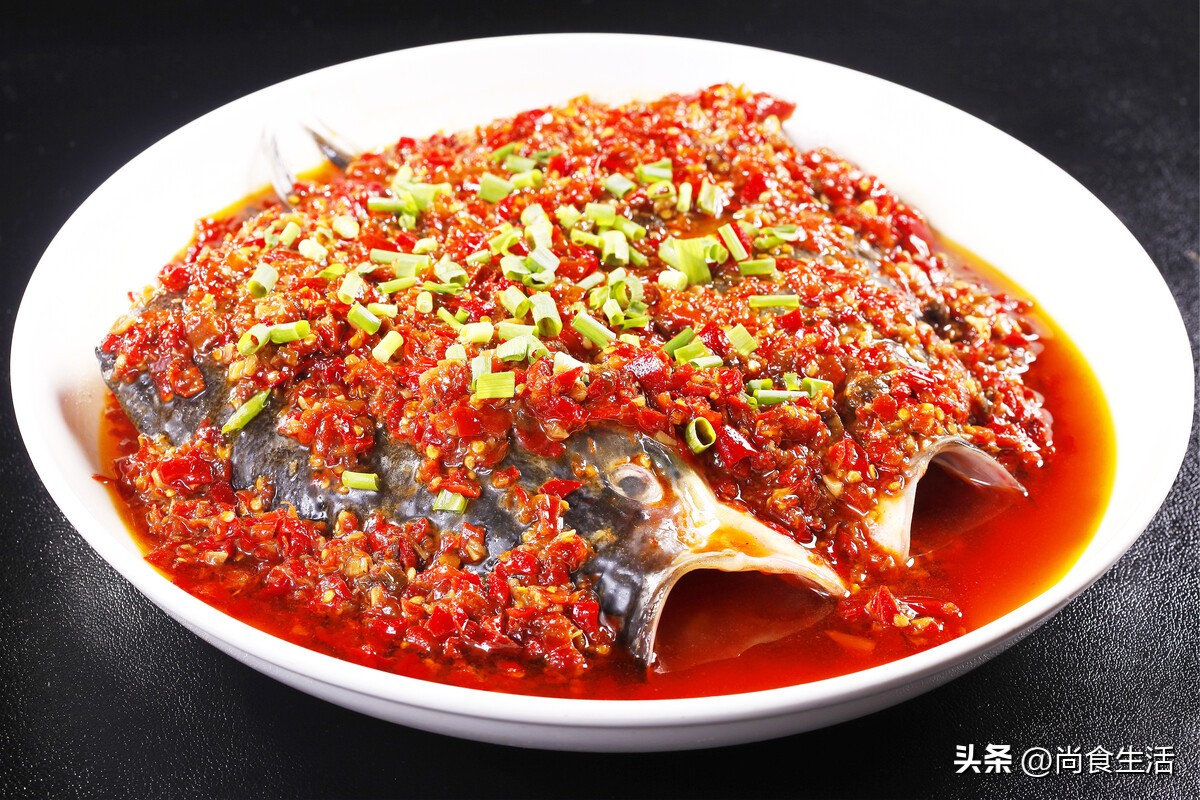 Uncover the unique charm of Hunan cuisine and learn how to make a fish ...