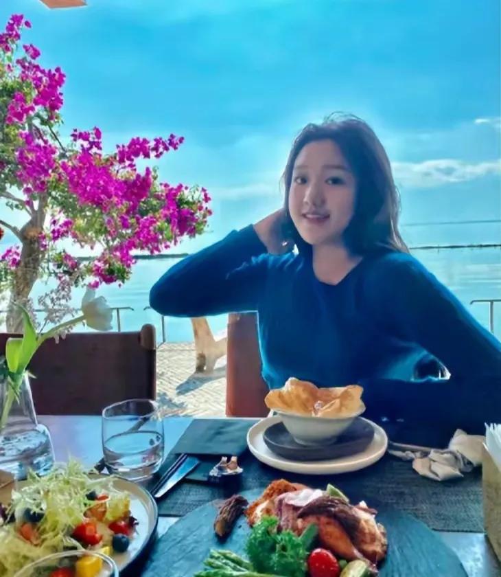 Li Jing is 53 years old and still loves to toss. She went to Shanghai ...