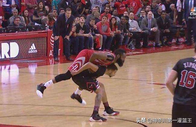 Curry is the three-pointer, which player is that one-pointer?Harden is ...