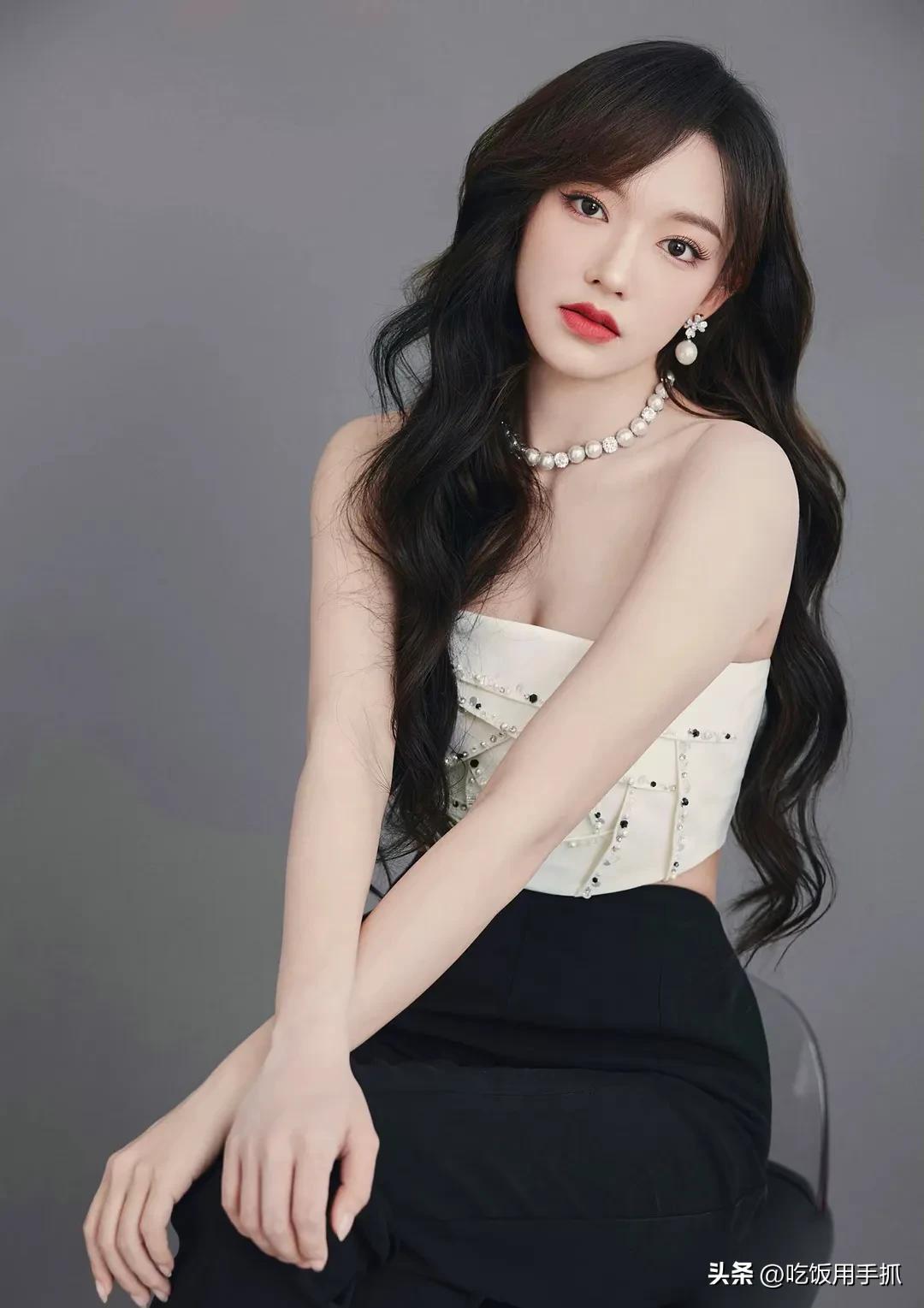 Cheng Xiao's figure is really nothing to say, it's simply... - iNEWS