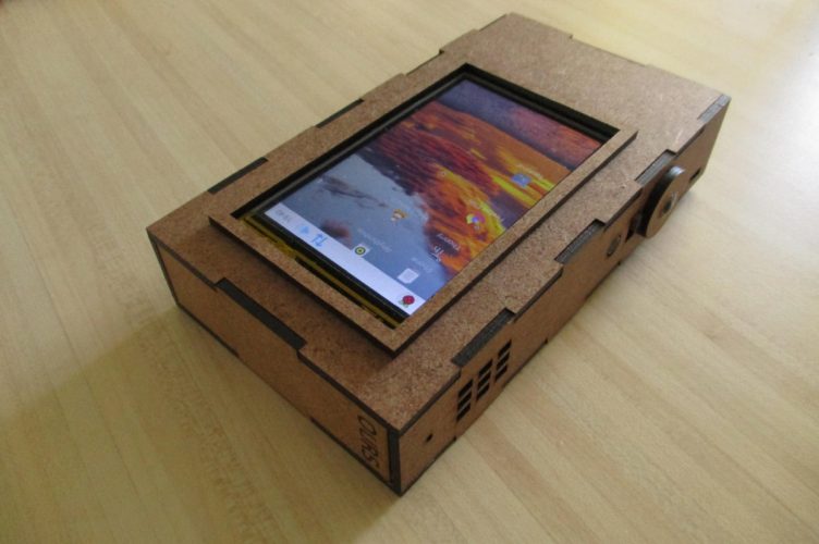 Using a Raspberry Pi to make a smartphone, OURphone only costs $200 - iNEWS