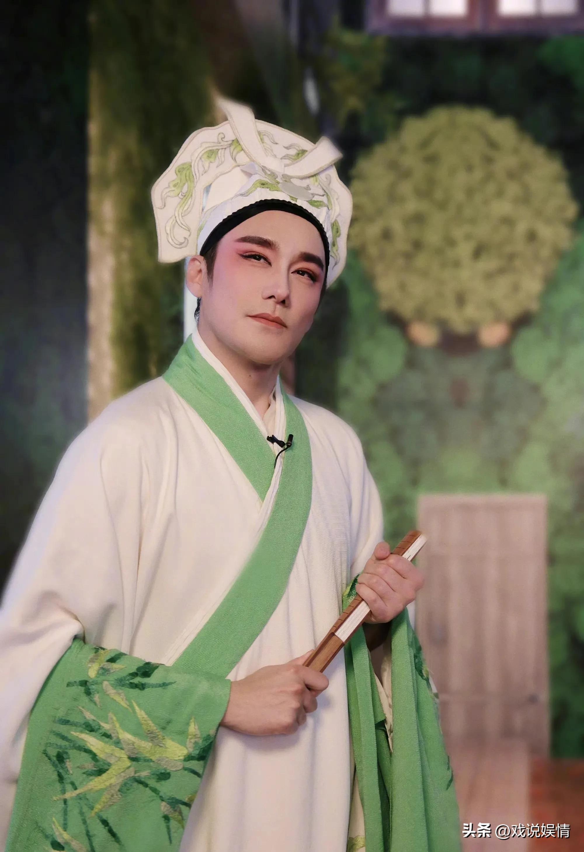 Hu Bing took a photo of Liang Shanbo dressed up, and Mao Geping ...