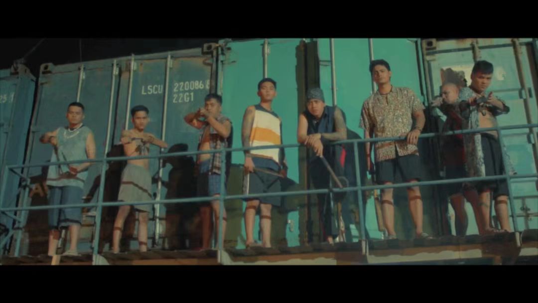 Filipino gangster movie, the scale is good, the heroine is so "fierce ...