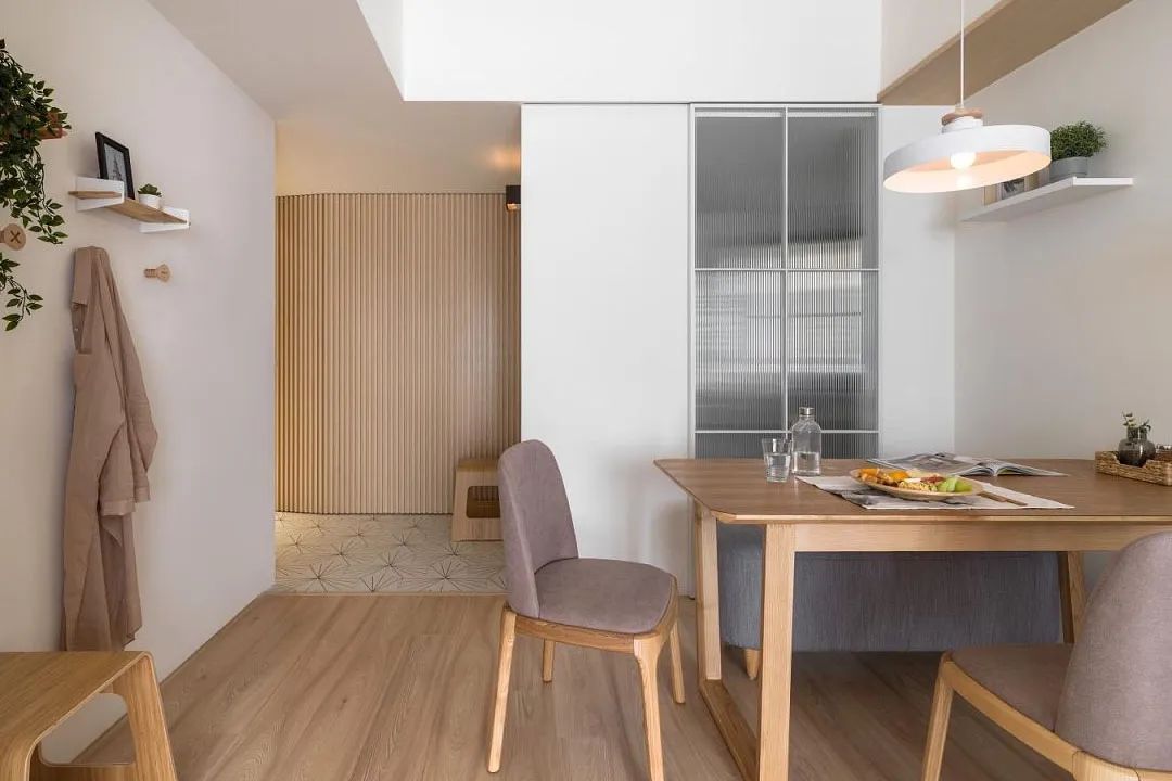 How to match the color of wood grain tiles for beautiful seams?It is a ...