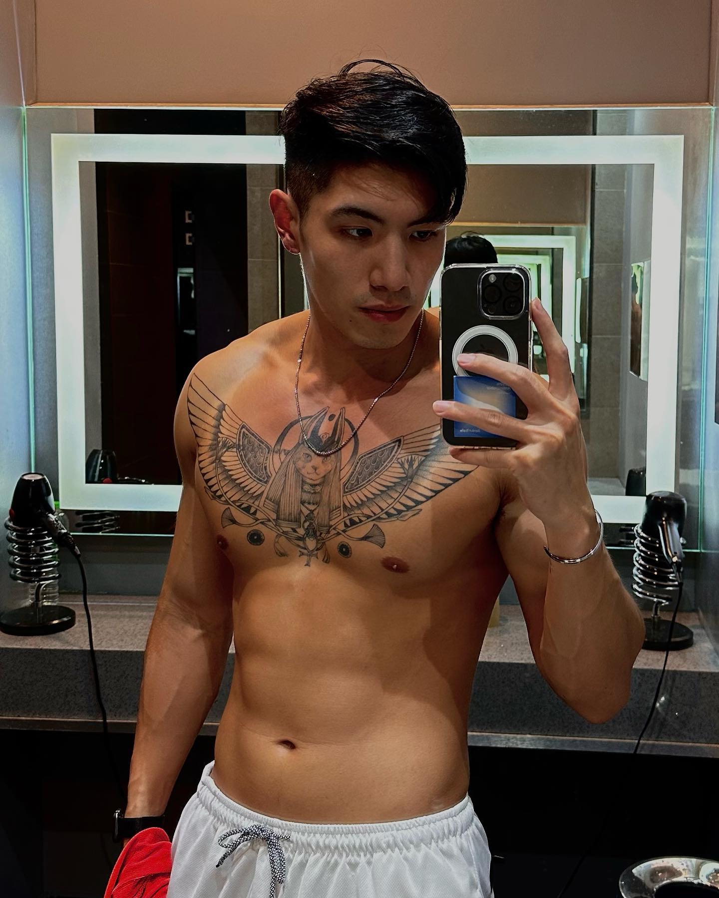 Malaysian handsome guy has a strong body!Occupation is a doctor who ...