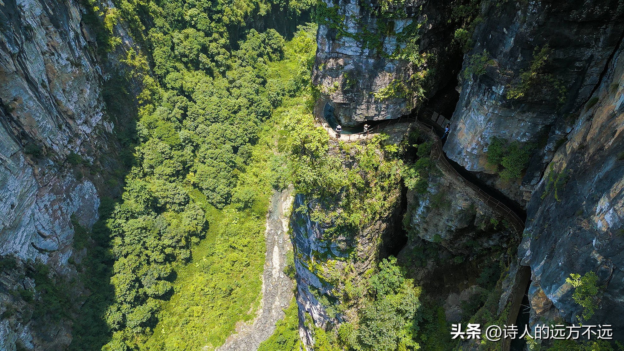 Shocked!The "wall-mounted canal" in Wulong, Chongqing, on a 300-meter ...