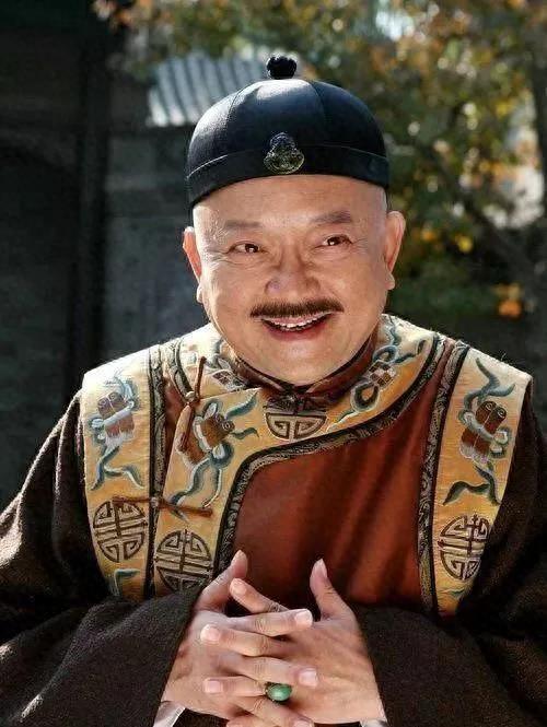 Qianlong saw the birthmark on Heshen's neck and thought of his lover ...