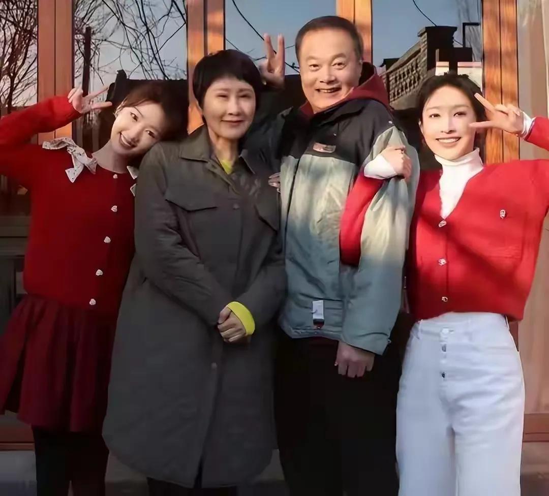 The two sisters Sun Xin and Sun Xiang in "All Wishes Come True", the ...