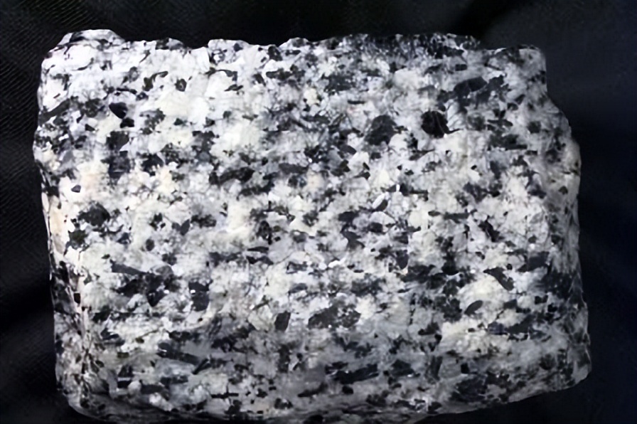 Simple identification of alkaline rock-diorite in the field - iNEWS
